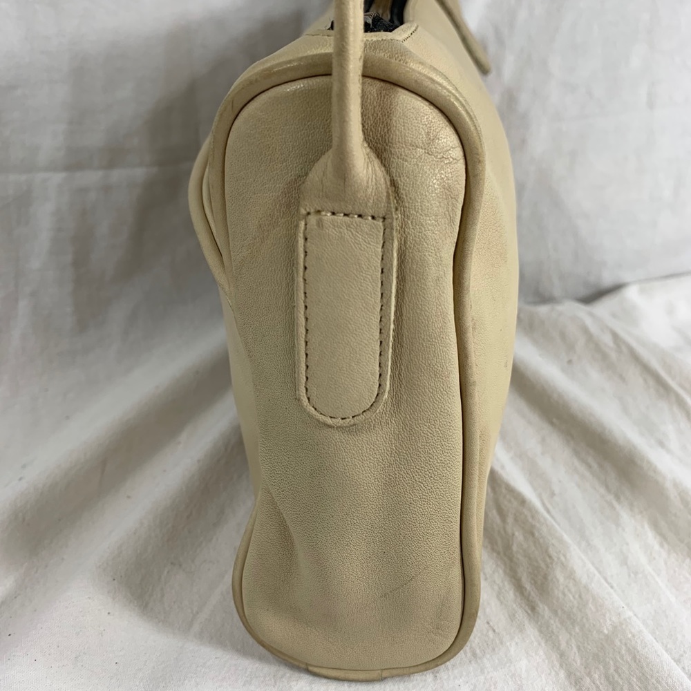 Coach Leatherware Usa Ivory Leather Shoulder Bag - Gem